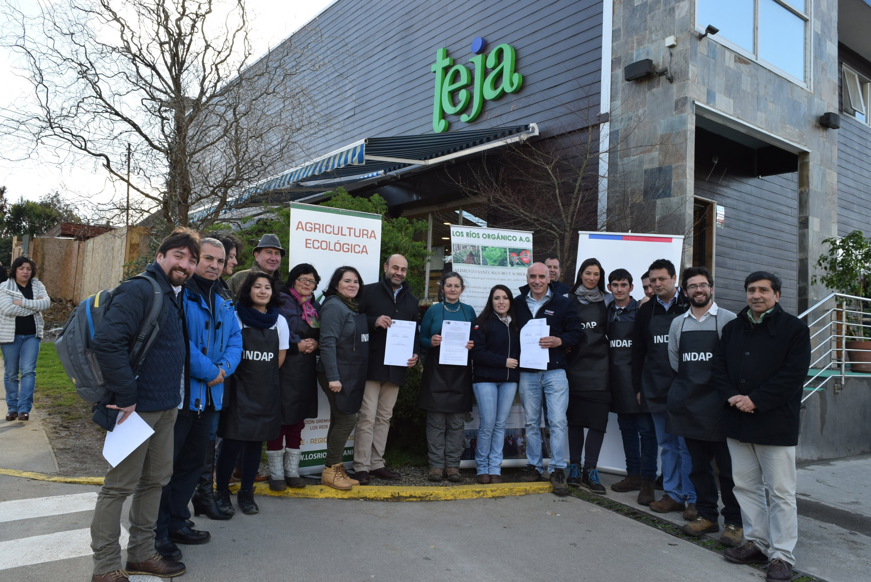 Productores de Feria Agroecológica en Isla Teja renuevan sus ventas por un año más – Decoop Chile